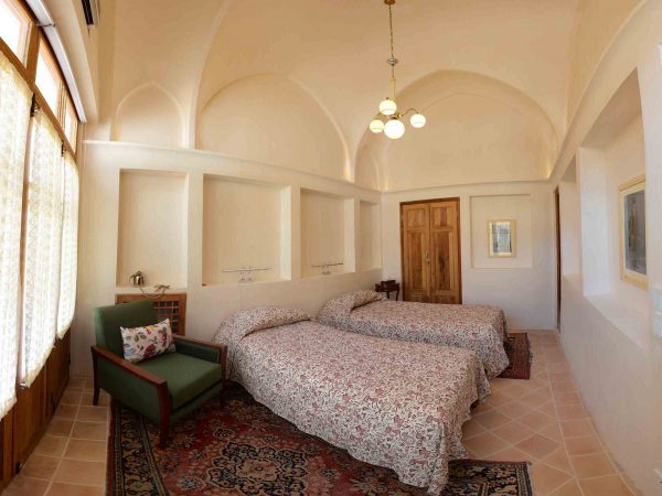 Darbe Bagh Hotel - https://persiatours.com/service/darbe-bagh-hotel/